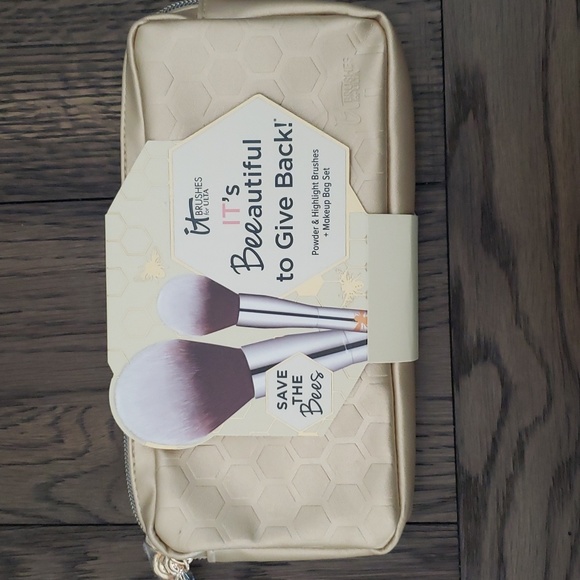 it cosmetics | Makeup | It Brushes For Ulta Save The Bees Powder ...